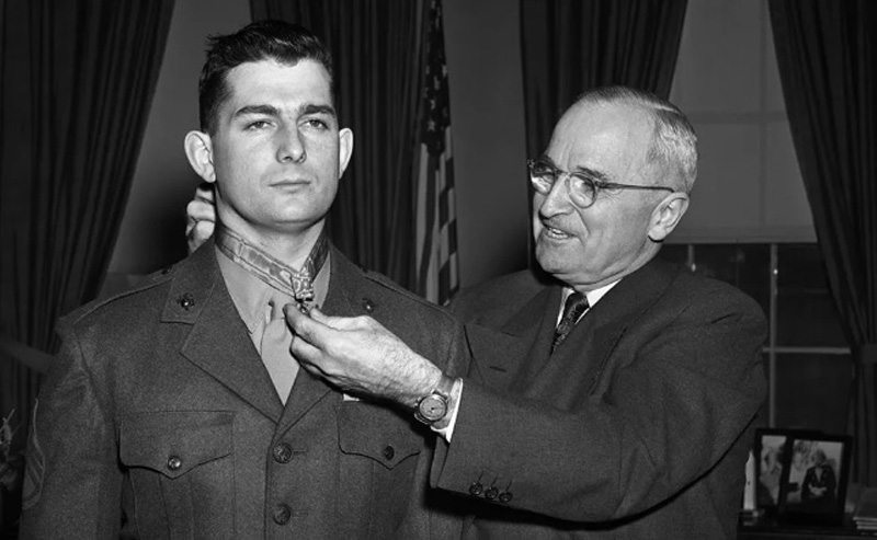 UW war hero Archie Van Winkle received the Medal of Honor for bravery ...