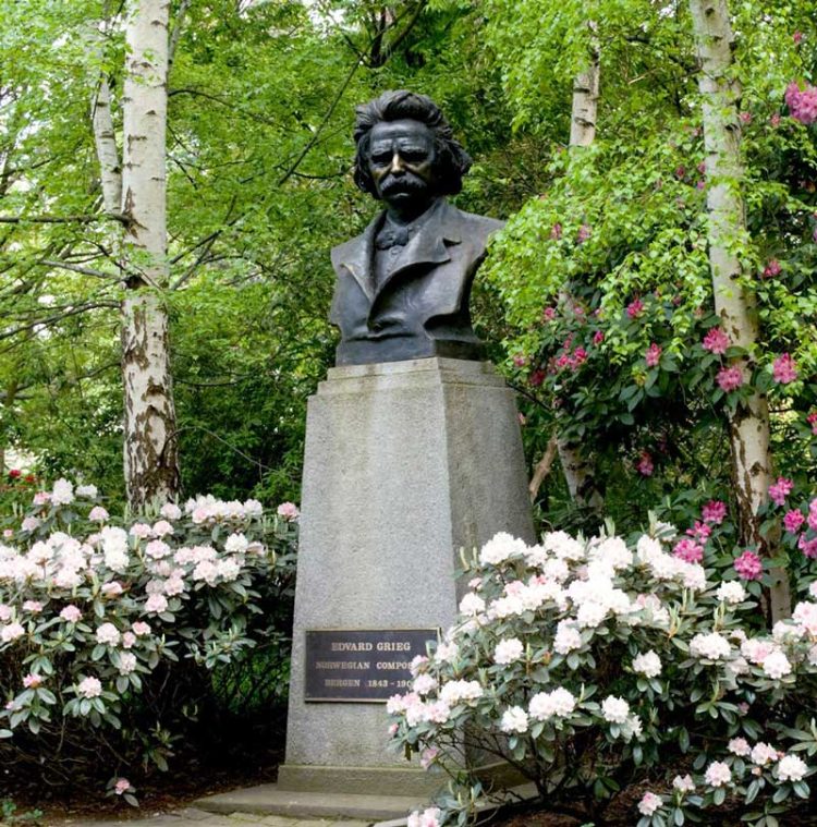 How a bust of Edvard Grieg ended up in a parking-lot-turned-garden on ...